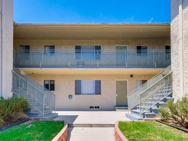 Classic Courtyard Building on Venice Blvd – Secure, Convenient, Pet 2 Bedroom Apartment for Rent at 2485 Venice Blvd, Los Angeles, CA 90019 UNNC