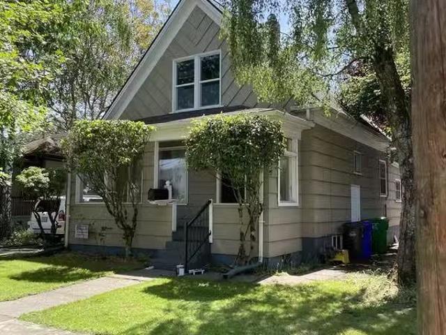 Classic Craftsman in Mississippi Neighborhood 706 N Sumner St.