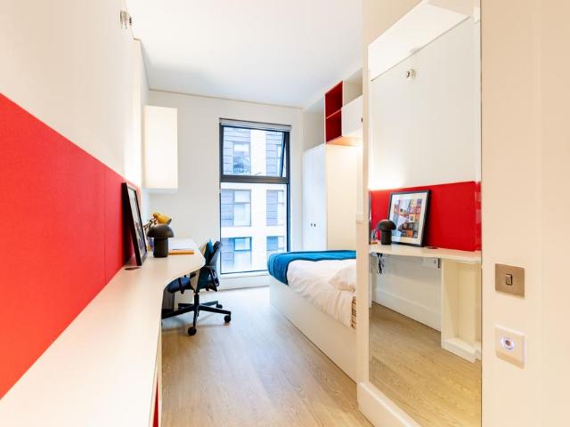 Classic En Suite at Spring Mews, 10. 1 bed private hall to rent £1,690 pcm £390 pw