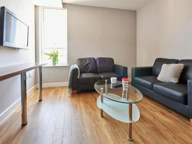 Classic En suite in a 6 bed flat