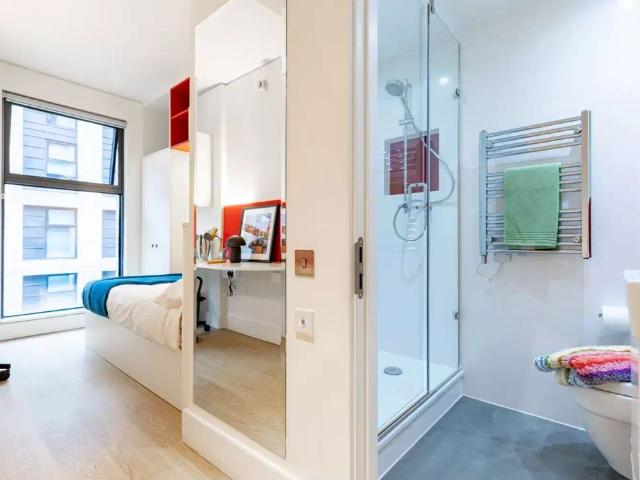 Classic Ensuite Mid Level