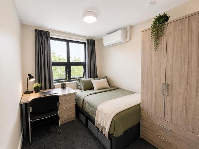 Classic House, Stokes Croft, Bristol BS1 7 bed flat to rent £4,550 pcm £1,050 pw