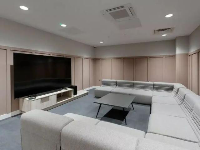 Classic Studio Mid Floor