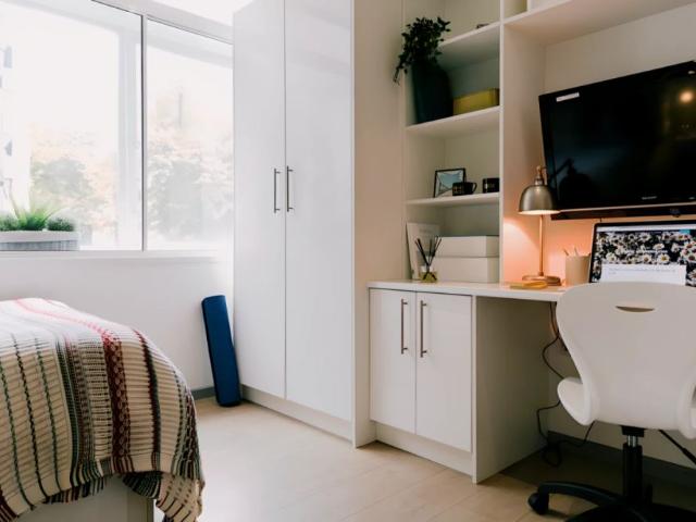Classic Smaller 2 Bed Apartment Shared Bathroom