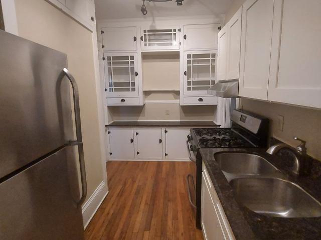 Classic Vintage apartments in Fantastic Midway location