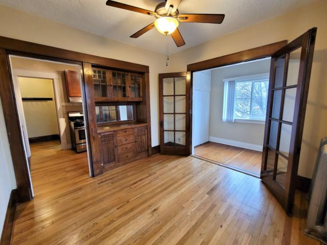 Classic Vintage apartments in Fantastic Midway location