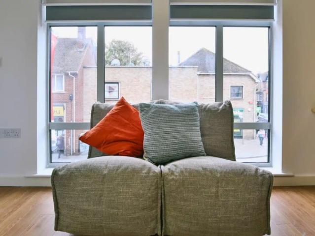Classic 1 Bed Balcony Apartment