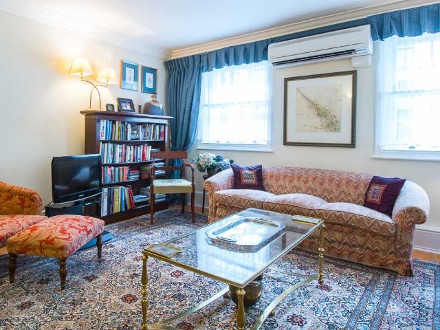Classic 2 bed Dover Street apartment in magnificent Mayfair