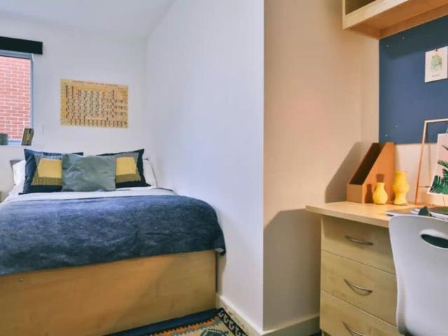 Classic 2 Bed Shared Bathroom Apartment