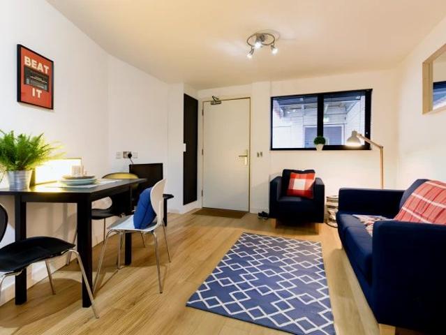 Classic 3 Bed Apartment Internal Facing