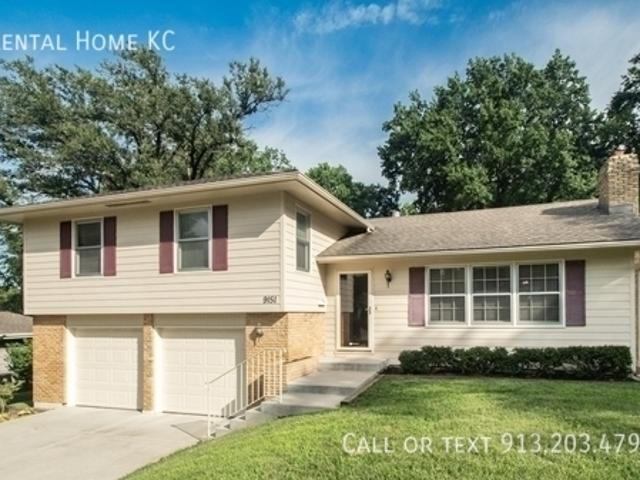 Classic 4 bedroom Split level #9151 AVAILABLE NOW