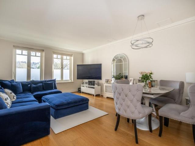 Clevedon Road Richmond TW1 2 bed apartment to rent £3,300 pcm £762 pw