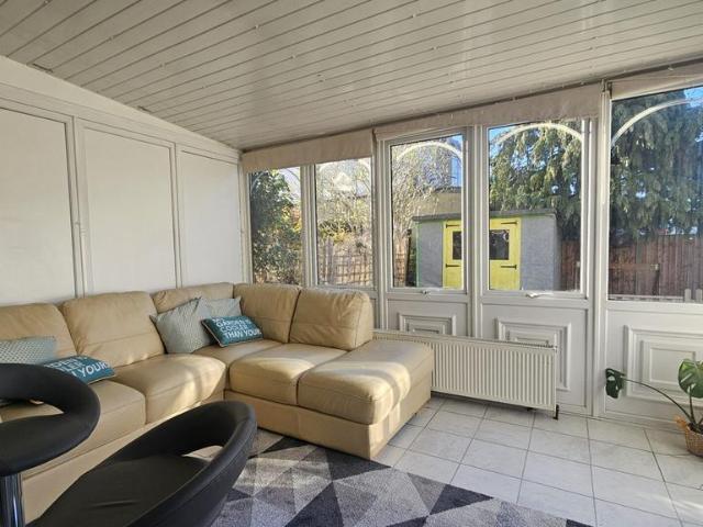 Clevely Crescent, Ealing, W5 2 bed flat to rent £2,150 pcm £496 pw