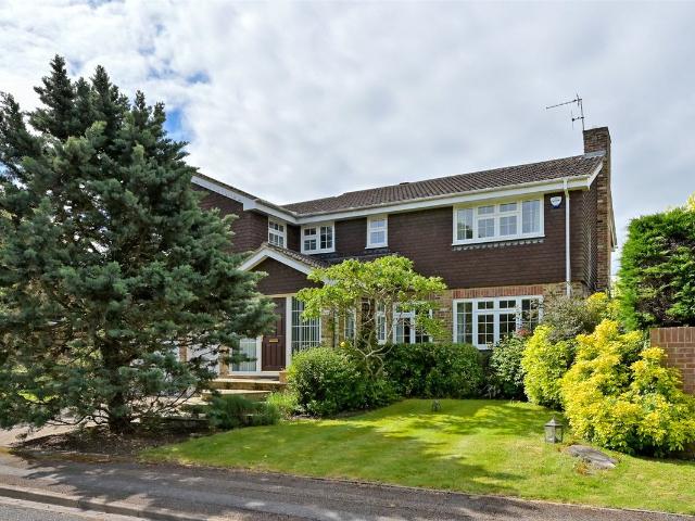 Cleveland Close, Maidenhead, Berkshire SL6, 5 bed detached house to rent, £4,000 pcm | PrimeLocation
