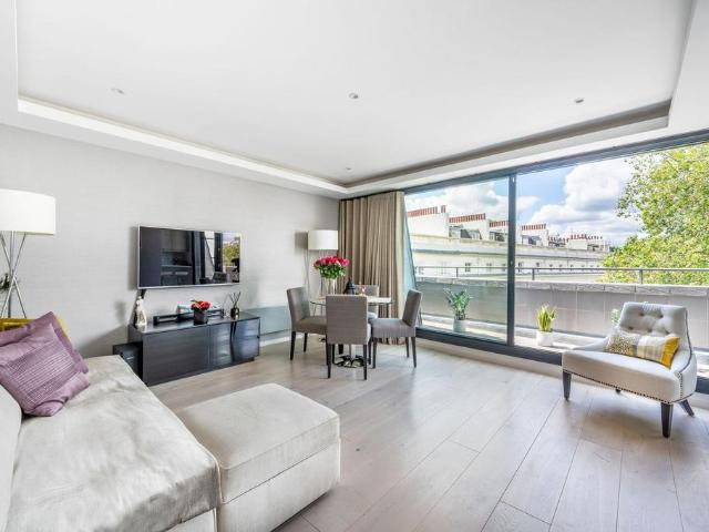 Cleveland Gardens, Bayswater, London, W2 2 bed flat to rent £4,312 pcm £995 pw