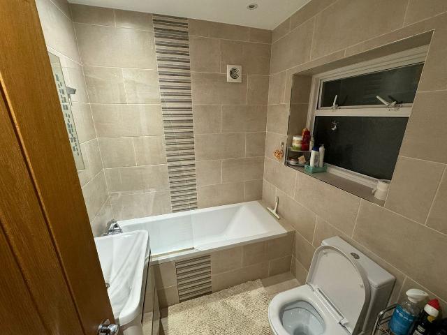 Cleveland Gardens, London NW2, Room to rent, £850 pcm | PrimeLocation