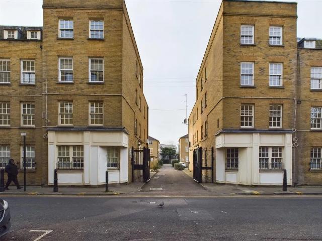Cleveland Grove, London E1, 1 bed flat to rent, £1,750 pcm | PrimeLocation