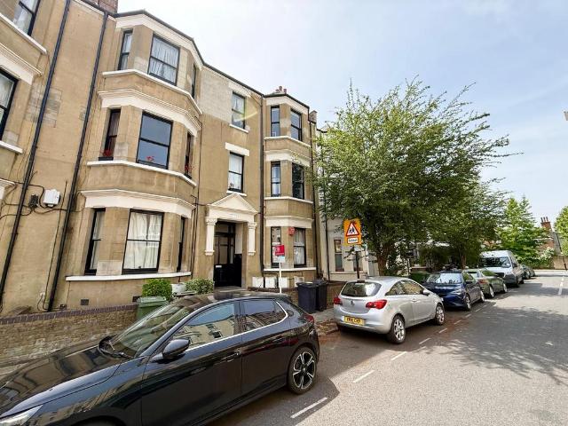 Cleveland Mansions, London SW9 2 bed apartment to rent £2,500 pcm £577 pw