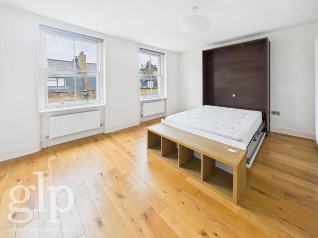 Cleveland Street, Fitzrovia, W1T Studio to rent £2,102 pcm £485 pw