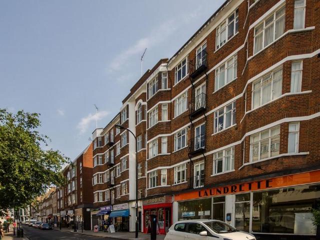 Cleveland Street, Fitzrovia, London, W1T 2 bed flat to rent £2,817 pcm £650 pw