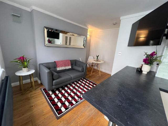 Cleveland Street, London W1T 1 bed apartment to rent £3,640 pcm £840 pw