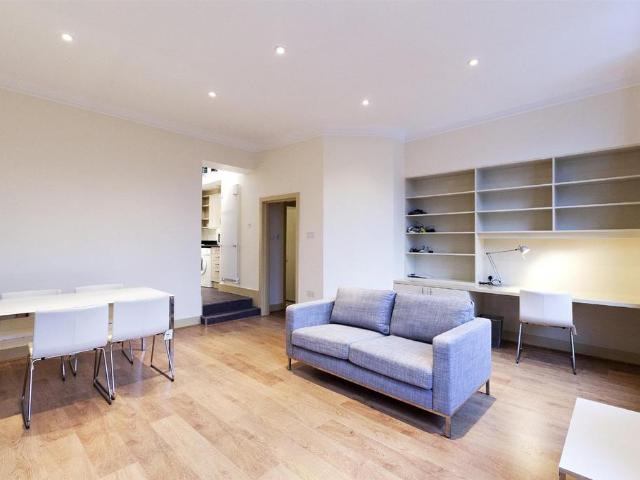 Cleveland Street, London W1T 1 bed apartment to rent £2,500 pcm £577 pw