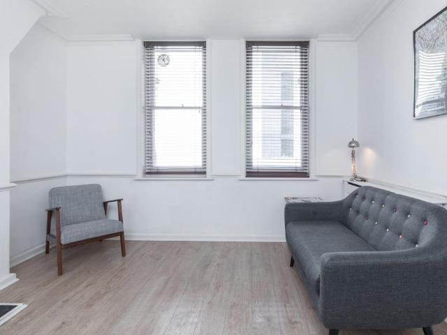 Cleveland Street, London W1T 1 bed apartment to rent £2,383 pcm £550 pw
