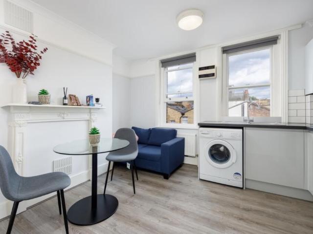 Cleveland Street, London W1T, 1 bed flat to rent, £2,800 pcm | PrimeLocation