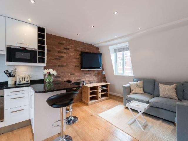 Cleveland Street, W1T 1 bed penthouse to rent £2,900 pcm £669 pw