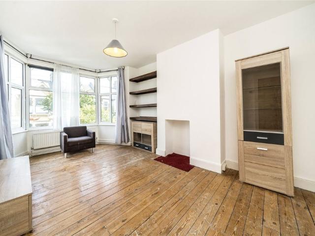 Cleveland Park Crescent, E17