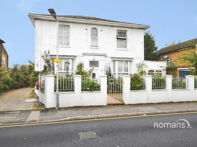 Cleveland Road, Uxbridge, UB8 2 bed flat to rent £1,800 pcm £415 pw