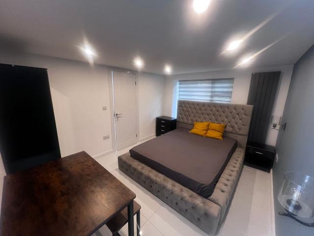 Cleveland Road, Uxbridge UB8, Studio to rent, £1,200 pcm | PrimeLocation