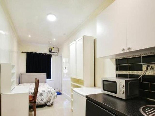 Cleveland Road, Uxbridge, Studio Flat For