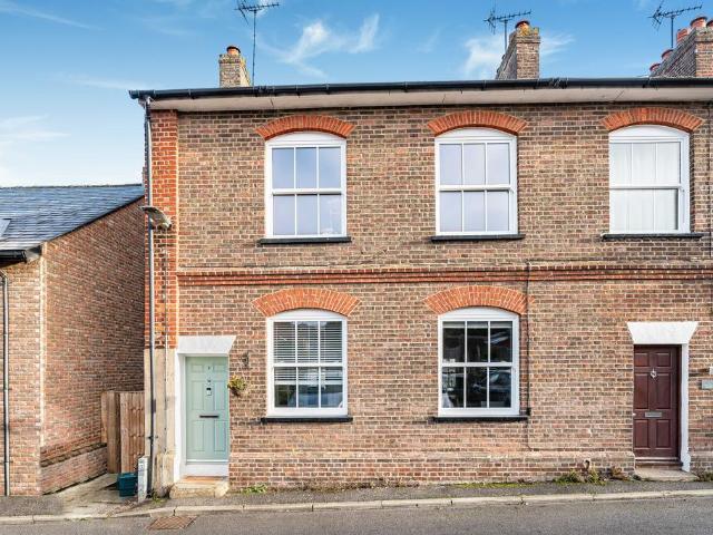 Cleveland Road, Markyate, St Albans, AL3 3 bed semi detached house to rent £1,900 pcm £438 pw