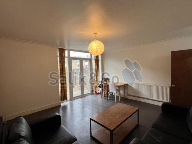 Cleveland Way, London E1, 3 bed maisonette to rent, £3,000 pcm | PrimeLocation