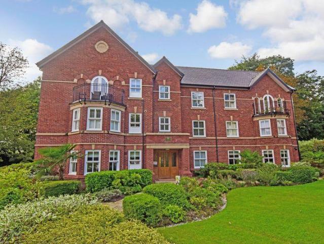 Clevelands Drive, Heaton, Bolton 2 bed apartment to rent £1,295 pcm £299 pw