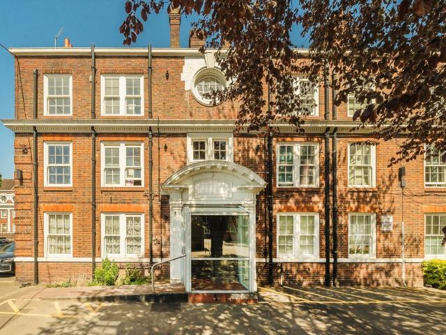 Cleverly Estate, Shepherds Bush W12, 2 bed flat to rent, £2,197 pcm | PrimeLocation