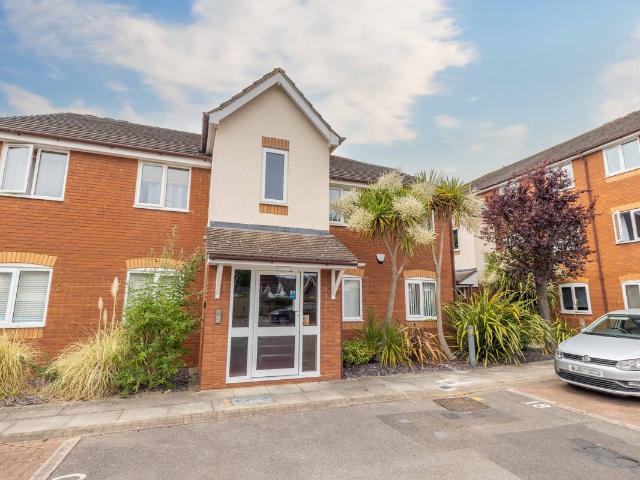 Cleves Court, Firs Ave, Windsor SL4, 2 bed flat to rent, £1,550 pcm | PrimeLocation