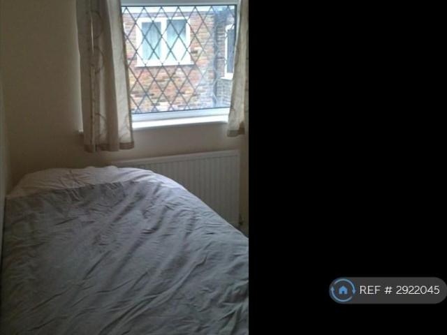 Clewer Fields, London, SL4 3 bed end of terrace house to rent £1,850 pcm £427 pw