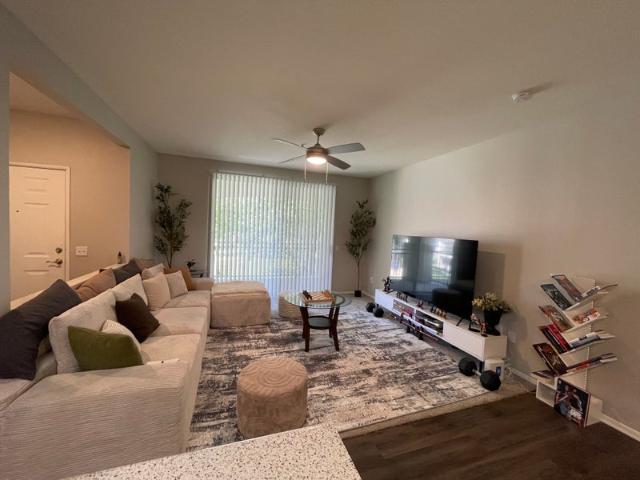 Clean 2B/2B Apartment – Private Room & Bath