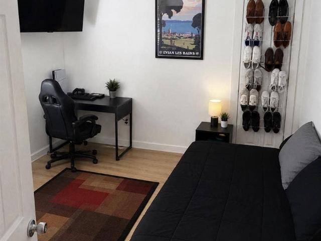 Clean unfurnished rooms in Peoria