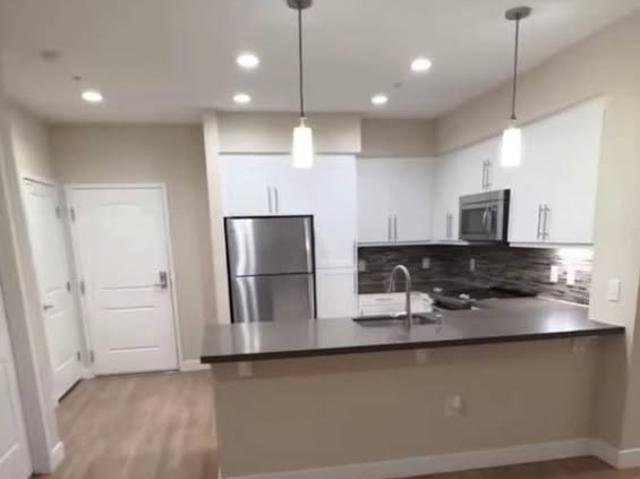 Clean and Elegant Private 1B/1B Laguna Hills