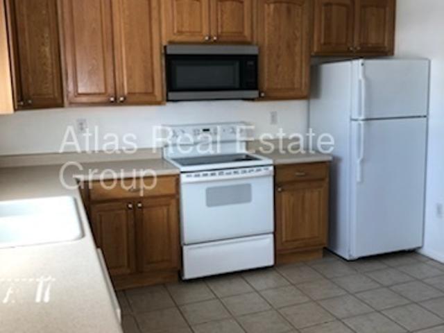 Save $1695! Clean and spacious 3 bed, 1 bath.960 Bishop Court Unit A – Prime Location Living. Laundry in unit!