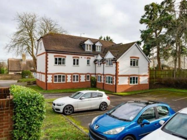 Clean and spacious 2 bedroom Flat