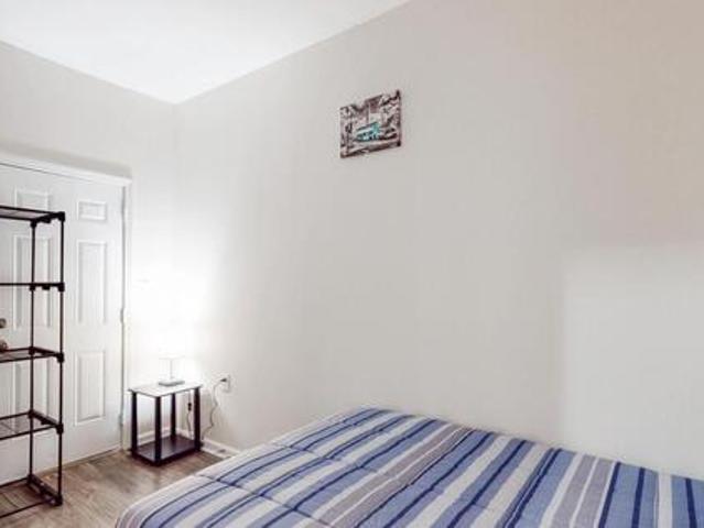 CLEAN AND QUIET HOUSE LOTS OF FREE AMENITIES ℹ PROFESSIONAL SUPER HOST Move in Fee Waived‼Free High Speed Internet Cleaning Services Included