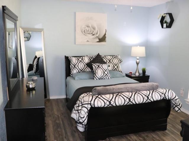 Clean Bedroom with Private Bath and All Bills Paid