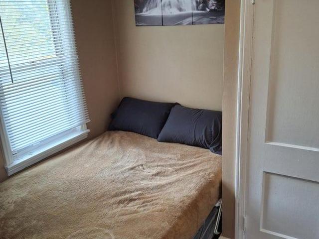 Clean Cheap Room for rent