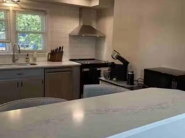 Clean, Comfortable and Convenient to All Things Madison With G.