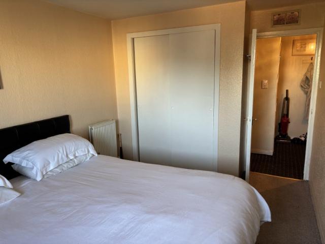 Clean & Comfortable Double Room Available