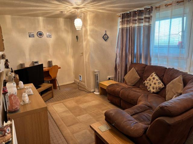 Clean & Comfortable Double Room Available